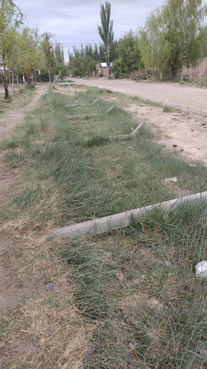 Un alumno se lastimó con un cerco perimetral que está caído hace tres ...