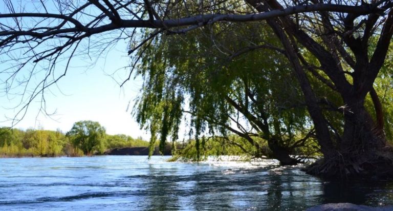 Intensa búsqueda de un niño que fue arrastrado por la corriente del río ...