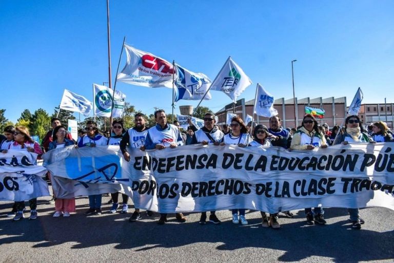 UnTER continua con el reclamo: ¿Cómo será el cronograma de paro en Roca ...