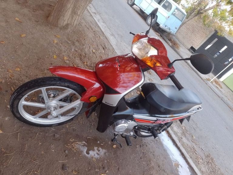 La encerraron y le robaron la moto a una joven que trabaja cuidando ... La encerraron y le robaron la moto a una joven que trabaja cuidando ...