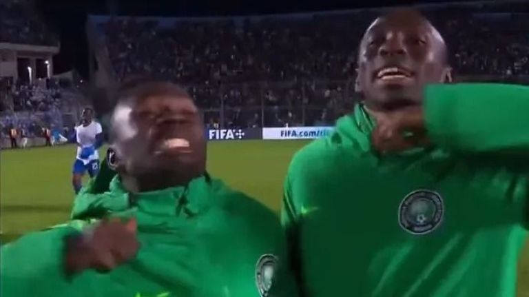 VIDEO: el repudiable gesto de los jugadores de Nigeria tras eliminar a ... VIDEO: el repudiable gesto de los jugadores de Nigeria tras eliminar a ...